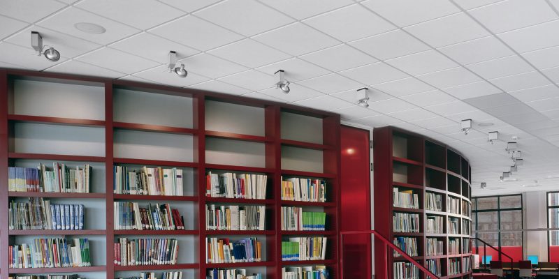Painéis de forro para bibliotecas | Armstrong Ceiling Solutions ...