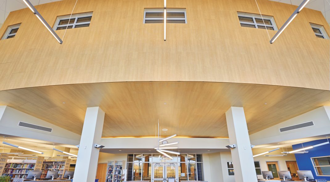 Dover High School | Acústica de biblioteca | Armstrong Ceiling ...