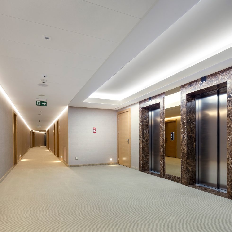 Forros Lay-In e Tegular | Armstrong Ceiling Solutions – Commercial